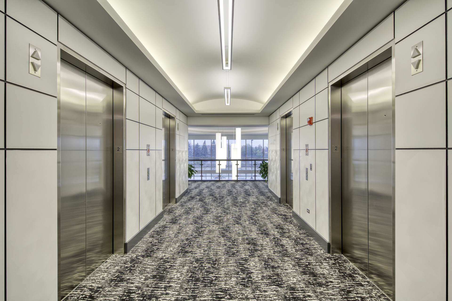 Lobby - THE INTERIOR DESIGN GROUP LTD.