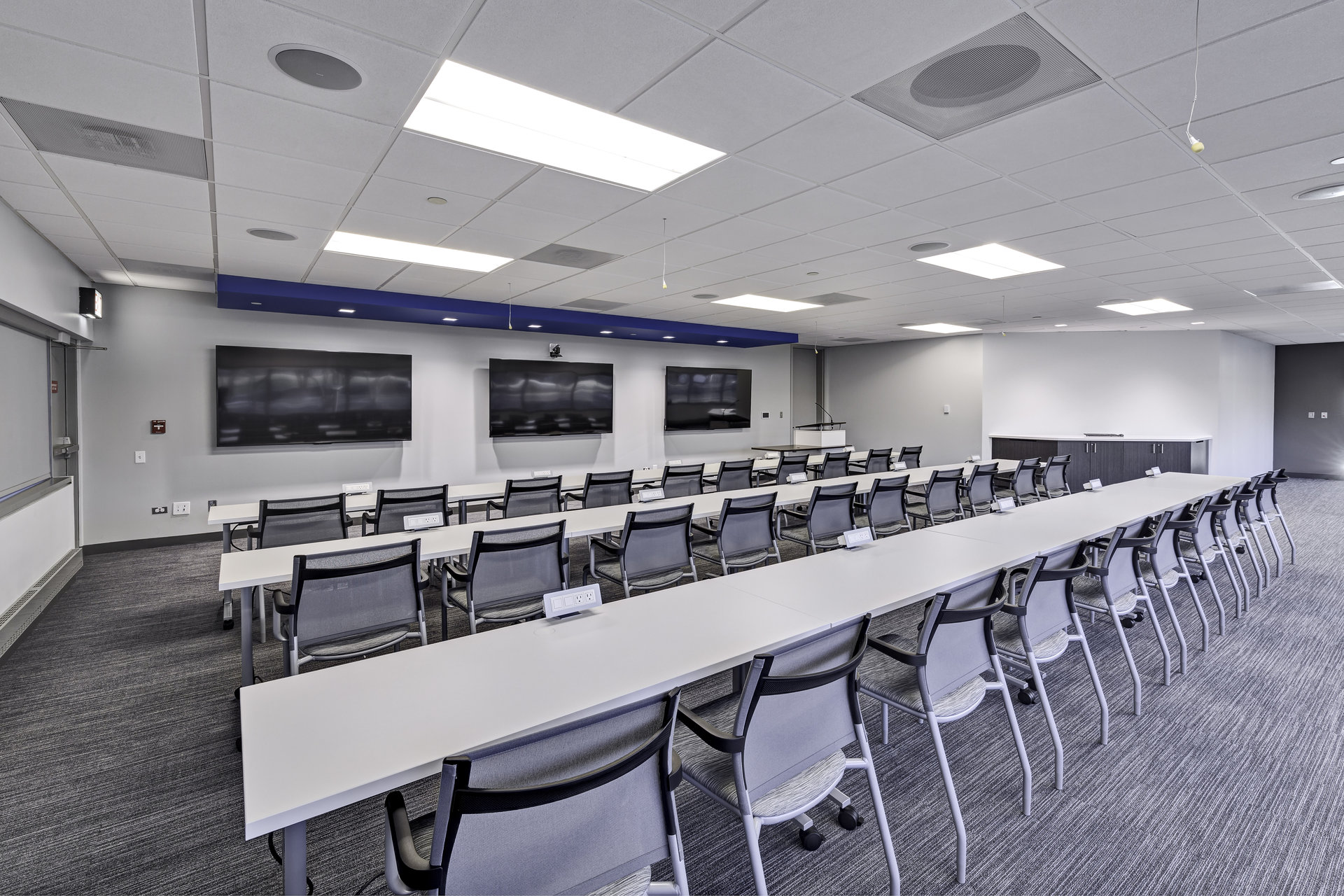 Full Service Cafeteria & Training Room - THE INTERIOR DESIGN GROUP LTD.